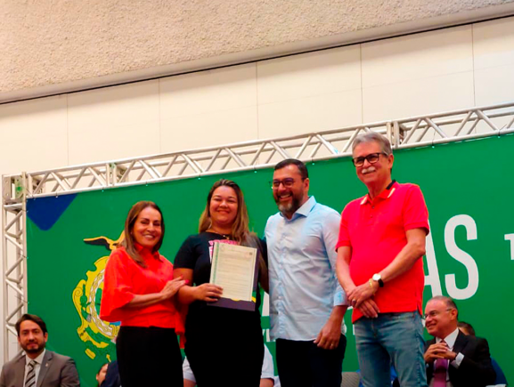 Governo do Amazonas entrega mais 355 títulos definitivos - SECT